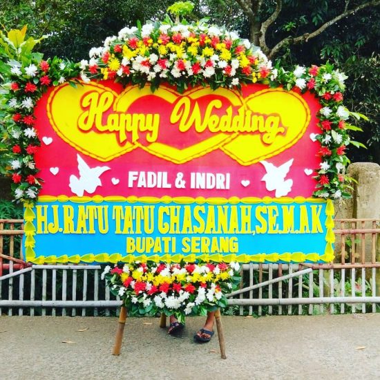 10 Inspirasi Karangan Bunga Papan Pernikahan yang Unik dan Elegan